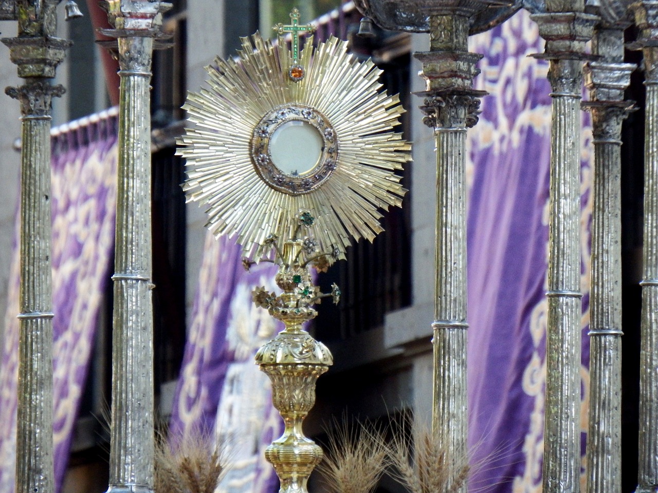 11. jūnijā Vecrīgā norisināsies Euharistiskā procesija - Katolis.lv